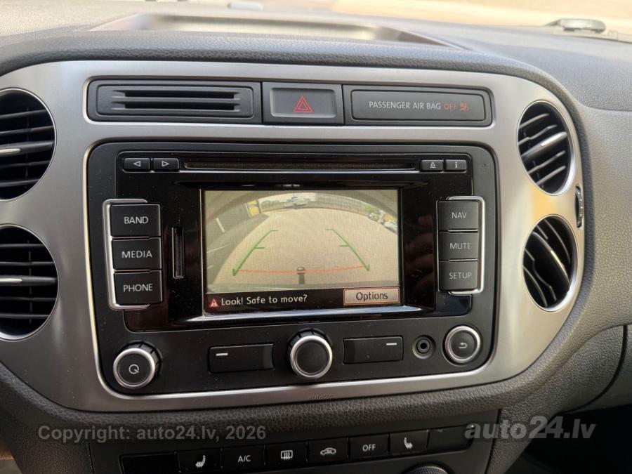 Melns Volkswagen Tiguan 2016 Tallina, ar dzinēja tilpumu 2.00 L un nobraukumu 275 tūkst. km par 7490 €, foto 15 vietnē AUTOMOTO.COM.LV