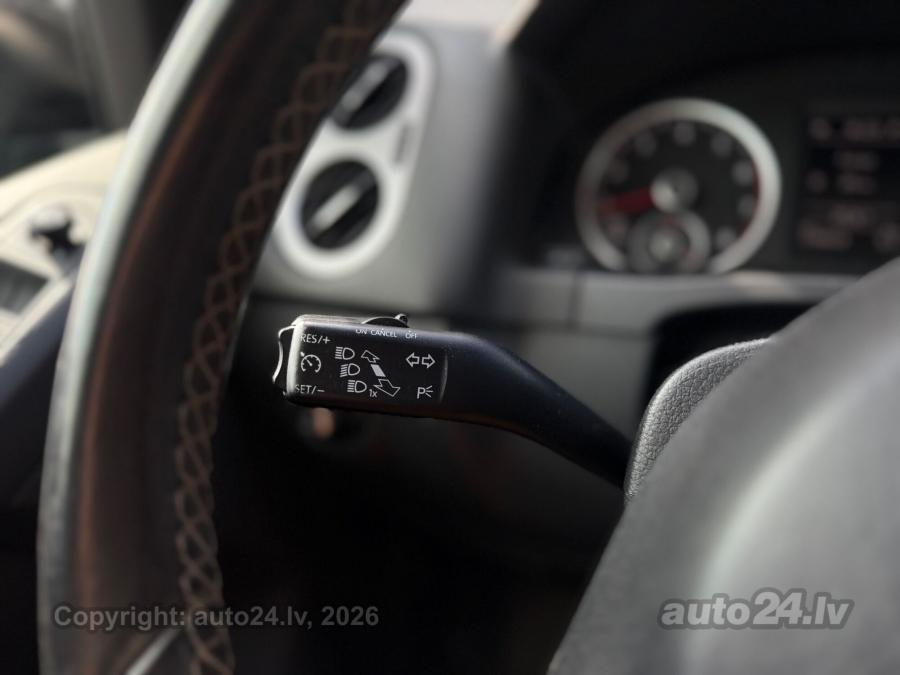 Melns Volkswagen Tiguan 2016 Tallina, ar dzinēja tilpumu 2.00 L un nobraukumu 275 tūkst. km par 7490 €, foto 17 vietnē AUTOMOTO.COM.LV
