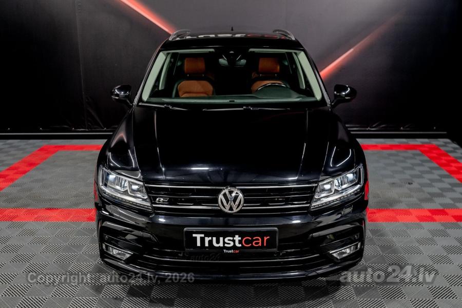Black Volkswagen Tiguan 2016 in Parnu, with an engine capacity of 2.00 L and mileage of 175 thousand km for 17990 €, photo 3 on AUTOMOTO.COM.LV