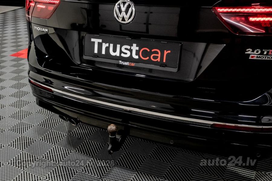 Black Volkswagen Tiguan 2016 in Parnu, with an engine capacity of 2.00 L and mileage of 175 thousand km for 17990 €, photo 12 on AUTOMOTO.COM.LV