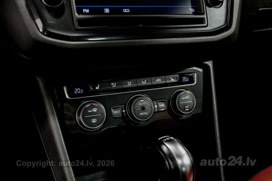 Black Volkswagen Tiguan 2016 in Parnu, with an engine capacity of 2.00 L and mileage of 175 thousand km for 17990 €, photo 28 on AUTOMOTO.COM.LV