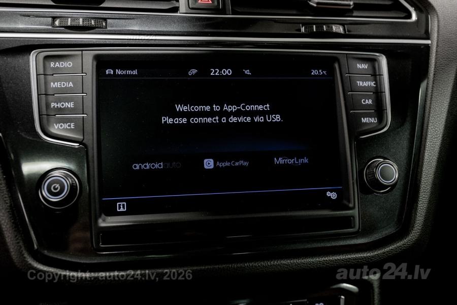 Black Volkswagen Tiguan 2016 in Parnu, with an engine capacity of 2.00 L and mileage of 175 thousand km for 17990 €, photo 29 on AUTOMOTO.COM.LV