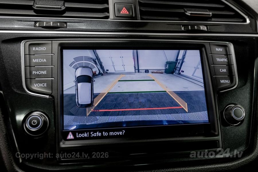Black Volkswagen Tiguan 2016 in Parnu, with an engine capacity of 2.00 L and mileage of 175 thousand km for 17990 €, photo 30 on AUTOMOTO.COM.LV
