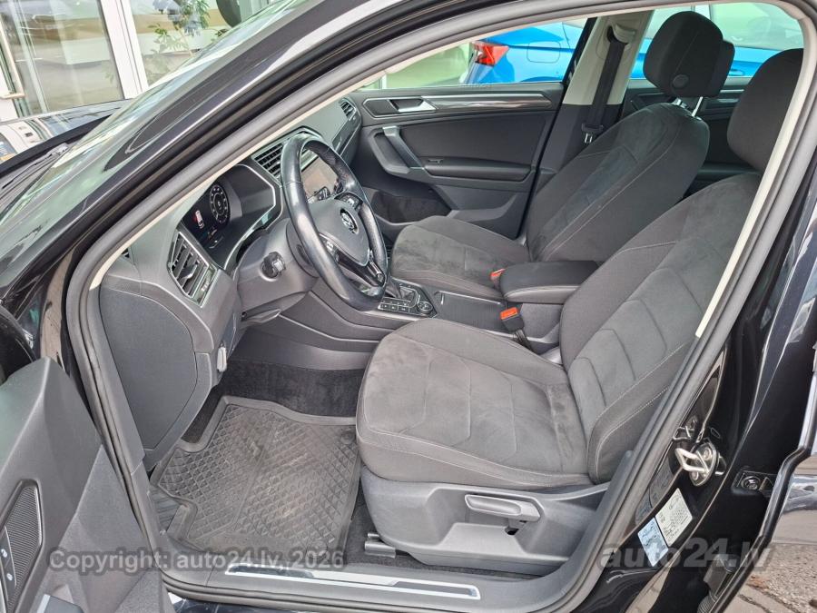 Black Volkswagen Tiguan 2017 in Tartu, with an engine capacity of 2.00 L and mileage of 124 thousand km for 20900 €, photo 16 on AUTOMOTO.COM.LV