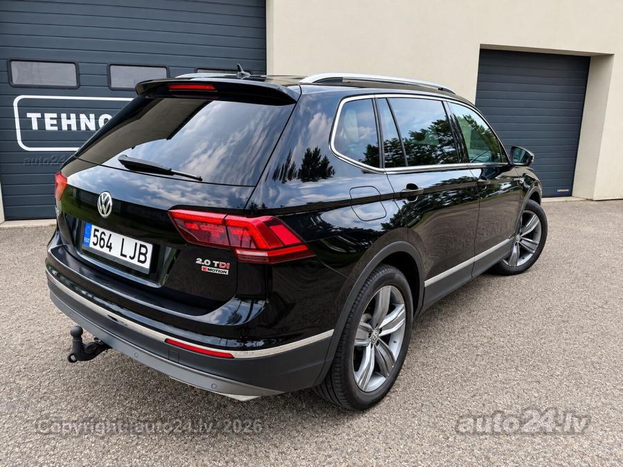 Black Volkswagen Tiguan 2017 in Parnu, with an engine capacity of 2.00 L and mileage of 165 thousand km for 17990 €, photo 4 on AUTOMOTO.COM.LV