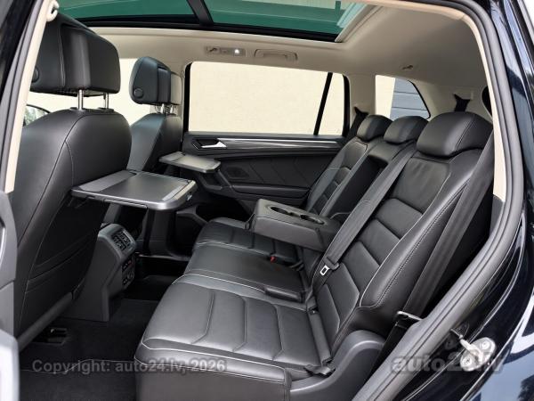 Black Volkswagen Tiguan 2017 in Parnu, with an engine capacity of 2.00 L and mileage of 165 thousand km for 17990 €, photo 10 on AUTOMOTO.COM.LV