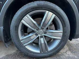 Melns Volkswagen Tiguan 2018 Tallina, ar dzinēja tilpumu 2.00 L un nobraukumu 166 tūkst. km par 18900 €, foto 13 vietnē AUTOMOTO.COM.LV