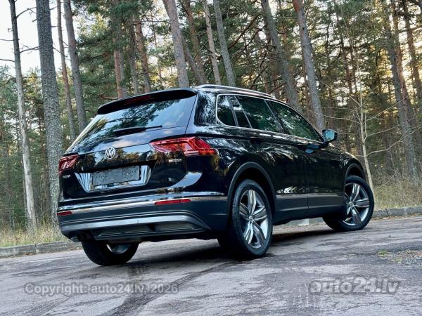 Black Volkswagen Tiguan 2018 in Tallinn, with an engine capacity of 2.00 L and mileage of 166 thousand km for 17900 €, photo 4 on AUTOMOTO.COM.LV