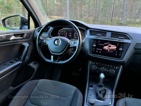 Black Volkswagen Tiguan 2018 in Tallinn, with an engine capacity of 2.00 L and mileage of 166 thousand km for 17900 €, photo 5 on AUTOMOTO.COM.LV