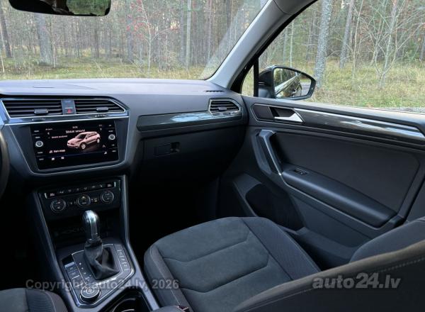 Black Volkswagen Tiguan 2018 in Tallinn, with an engine capacity of 2.00 L and mileage of 166 thousand km for 17900 €, photo 6 on AUTOMOTO.COM.LV