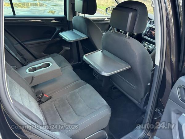 Black Volkswagen Tiguan 2018 in Tallinn, with an engine capacity of 2.00 L and mileage of 166 thousand km for 17900 €, photo 7 on AUTOMOTO.COM.LV
