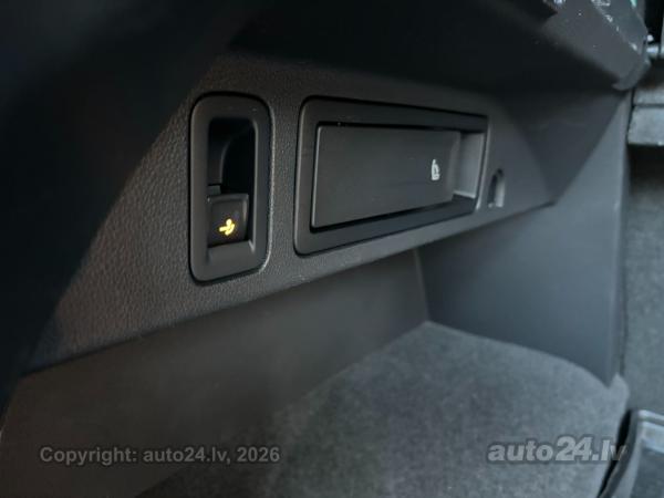 Black Volkswagen Tiguan 2018 in Tallinn, with an engine capacity of 2.00 L and mileage of 166 thousand km for 17900 €, photo 10 on AUTOMOTO.COM.LV