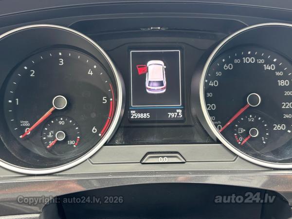 Black Volkswagen Tiguan 2018 in Tartu, with an engine capacity of 2.00 L and mileage of 260 thousand km for 15500 €, photo 6 on AUTOMOTO.COM.LV