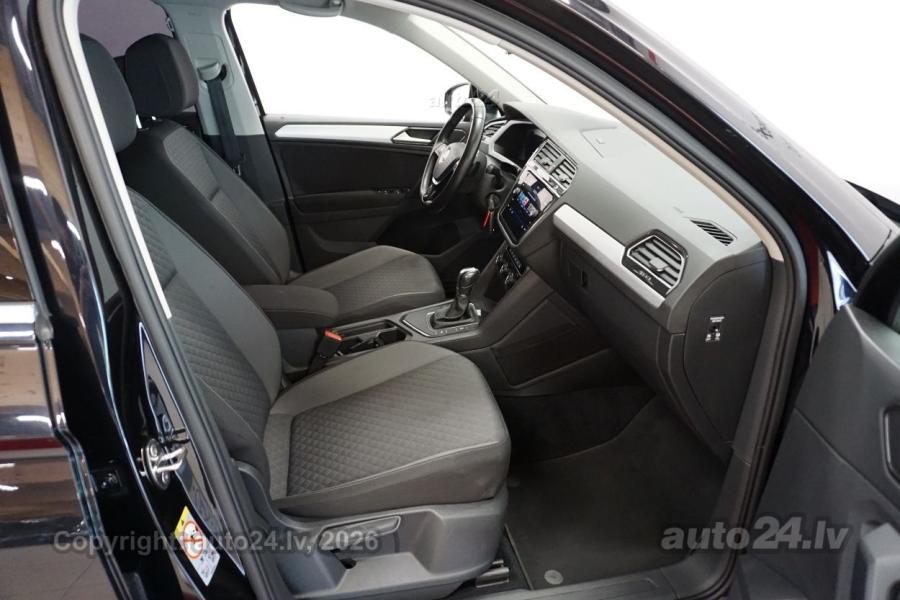 Black Volkswagen Tiguan 2018 in Tartu, with an engine capacity of 2.00 L and mileage of 182 thousand km for 15790 €, photo 7 on AUTOMOTO.COM.LV