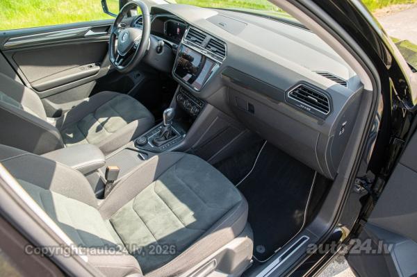Melns Volkswagen Tiguan 2019 Tallina, ar dzinēja tilpumu 2.00 L un nobraukumu 123 tūkst. km par 20000 €, foto 8 vietnē AUTOMOTO.COM.LV