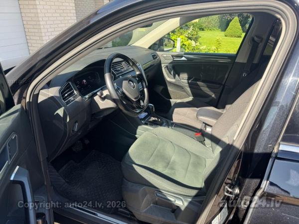 Black Volkswagen Tiguan 2020 in Tallinn, with an engine capacity of 2.00 L and mileage of 130 thousand km for 30490 €, photo 5 on AUTOMOTO.COM.LV