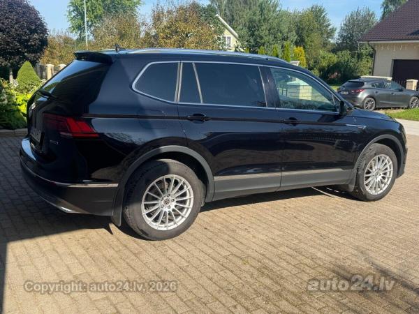 Black Volkswagen Tiguan 2020 in Tallinn, with an engine capacity of 2.00 L and mileage of 130 thousand km for 30490 €, photo 9 on AUTOMOTO.COM.LV