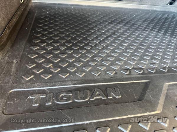 Melns Volkswagen Tiguan 2020 Tallina, ar dzinēja tilpumu 2.00 L un nobraukumu 130 tūkst. km par 30490 €, foto 11 vietnē AUTOMOTO.COM.LV