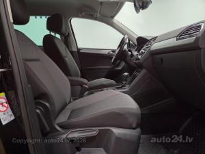 Melns Volkswagen Tiguan 2020 Tallina, ar dzinēja tilpumu 1.50 L un nobraukumu 104 tūkst. km par 16900 €, foto 19 vietnē AUTOMOTO.COM.LV