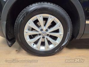 Melns Volkswagen Tiguan 2020 Tallina, ar dzinēja tilpumu 1.50 L un nobraukumu 104 tūkst. km par 16900 €, foto 24 vietnē AUTOMOTO.COM.LV