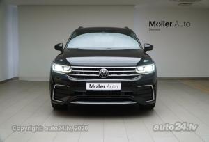 Black Volkswagen Tiguan 2020 in Tallinn, with an engine capacity of 1.50 L and mileage of 89 thousand km for 25900 €, photo 2 on AUTOMOTO.COM.LV
