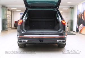 Black Volkswagen Tiguan 2020 in Tallinn, with an engine capacity of 1.50 L and mileage of 89 thousand km for 25900 €, photo 7 on AUTOMOTO.COM.LV