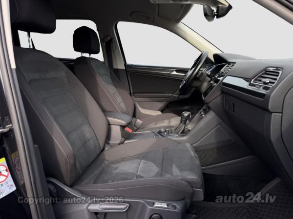 Melns Volkswagen Tiguan 2020 Pērnava, ar dzinēja tilpumu 2.00 L un nobraukumu 132 tūkst. km par 28900 €, foto 5 vietnē AUTOMOTO.COM.LV