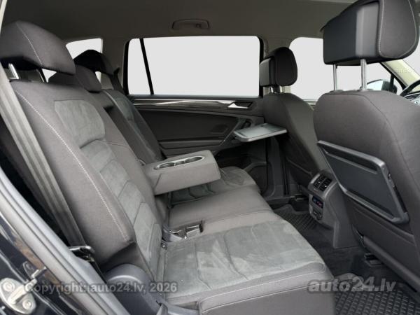 Melns Volkswagen Tiguan 2020 Pērnava, ar dzinēja tilpumu 2.00 L un nobraukumu 132 tūkst. km par 28900 €, foto 7 vietnē AUTOMOTO.COM.LV