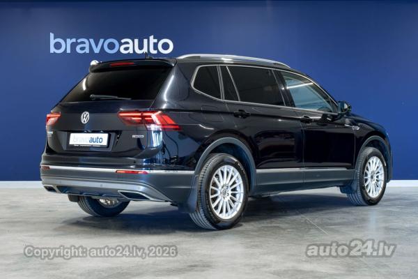 Melns Volkswagen Tiguan 2020 Tallina, ar dzinēja tilpumu 2.00 L un nobraukumu 144 tūkst. km par 23900 €, foto 3 vietnē AUTOMOTO.COM.LV