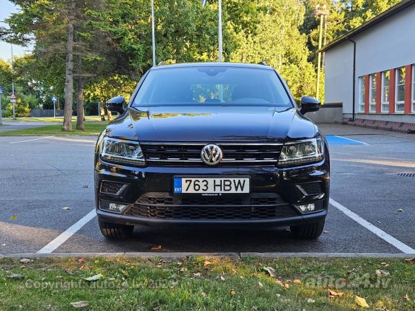 Volkswagen Tiguan 2020 in Tallinn on AUTOMOTO.COM.LV Black Volkswagen Tiguan 2020 in Tallinn, with an engine capacity of 2.00 L and mileage of 131 thousand km for 20500 €, photo 3 on AUTOMOTO.COM.LV