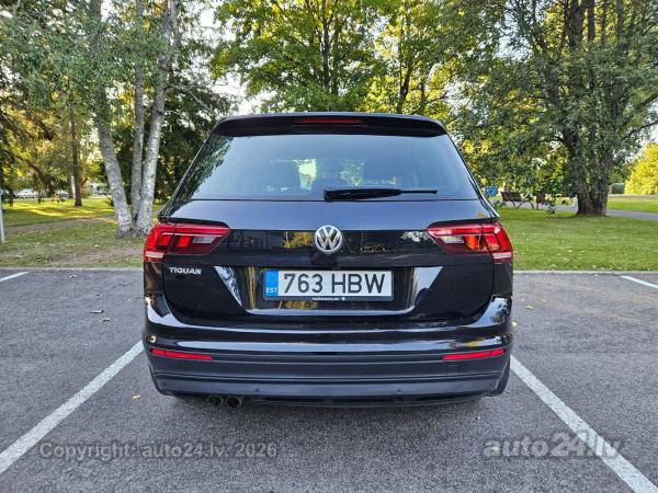 Volkswagen Tiguan 2020 in Tallinn on AUTOMOTO.COM.LV Black Volkswagen Tiguan 2020 in Tallinn, with an engine capacity of 2.00 L and mileage of 131 thousand km for 20500 €, photo 5 on AUTOMOTO.COM.LV