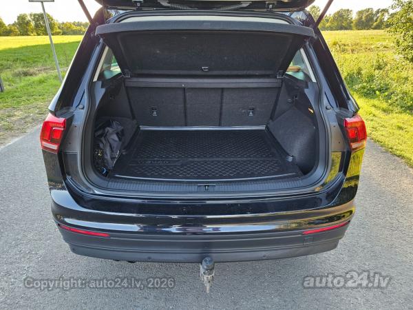 Volkswagen Tiguan 2020 in Tallinn on AUTOMOTO.COM.LV Black Volkswagen Tiguan 2020 in Tallinn, with an engine capacity of 2.00 L and mileage of 131 thousand km for 20500 €, photo 6 on AUTOMOTO.COM.LV