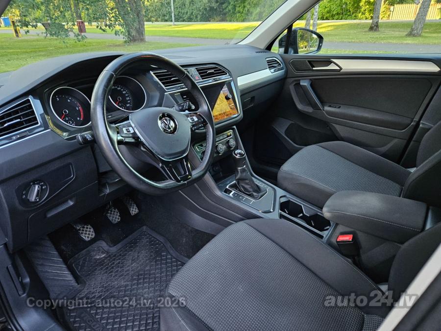 Melns Volkswagen Tiguan 2020 Tallina, ar dzinēja tilpumu 2.00 L un nobraukumu 131 tūkst. km par 20500 €, foto 8 vietnē AUTOMOTO.COM.LV