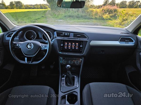 Volkswagen Tiguan 2020 in Tallinn on AUTOMOTO.COM.LV Black Volkswagen Tiguan 2020 in Tallinn, with an engine capacity of 2.00 L and mileage of 131 thousand km for 20500 €, photo 9 on AUTOMOTO.COM.LV