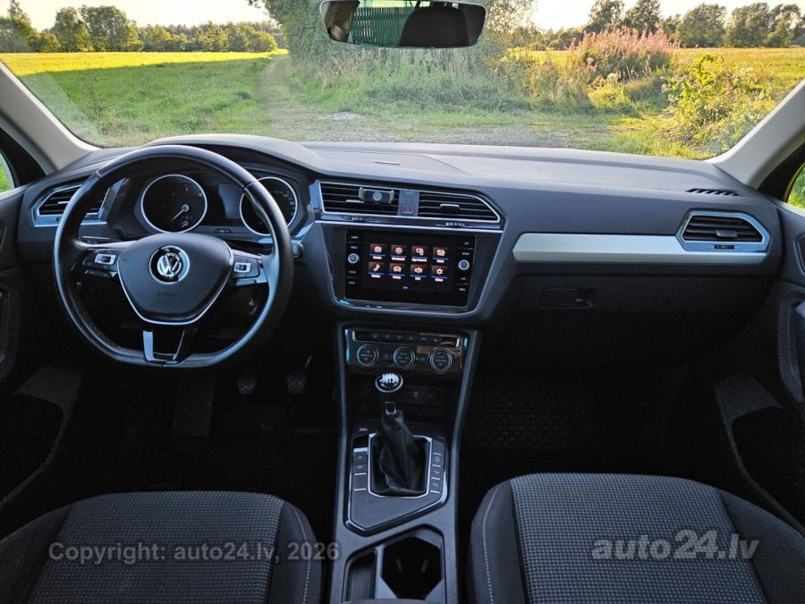 Melns Volkswagen Tiguan 2020 Tallina, ar dzinēja tilpumu 2.00 L un nobraukumu 131 tūkst. km par 20500 €, foto 9 vietnē AUTOMOTO.COM.LV