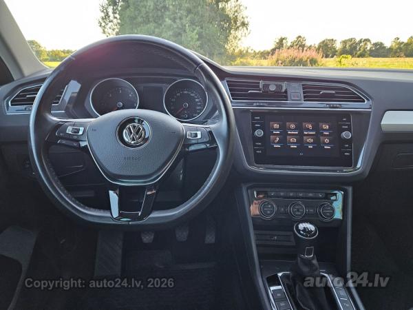 Volkswagen Tiguan 2020 in Tallinn on AUTOMOTO.COM.LV Black Volkswagen Tiguan 2020 in Tallinn, with an engine capacity of 2.00 L and mileage of 131 thousand km for 20500 €, photo 10 on AUTOMOTO.COM.LV