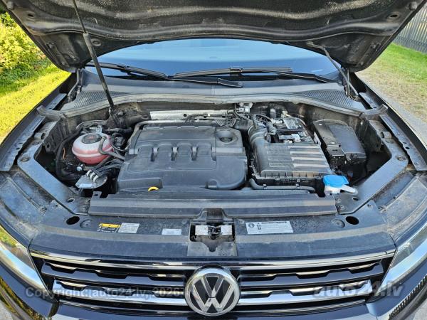 Volkswagen Tiguan 2020 in Tallinn on AUTOMOTO.COM.LV Black Volkswagen Tiguan 2020 in Tallinn, with an engine capacity of 2.00 L and mileage of 131 thousand km for 20500 €, photo 11 on AUTOMOTO.COM.LV