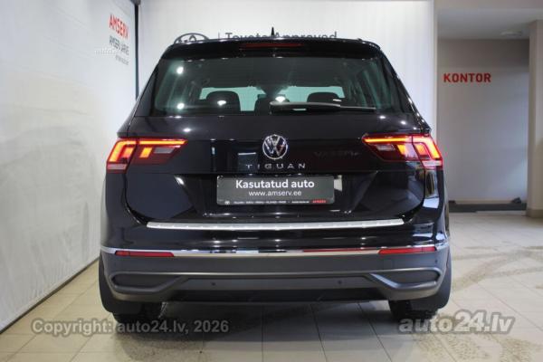 Melns Volkswagen Tiguan 2021 Tallina, ar dzinēja tilpumu 1.50 L un nobraukumu 47 tūkst. km par 22490 €, foto 4 vietnē AUTOMOTO.COM.LV