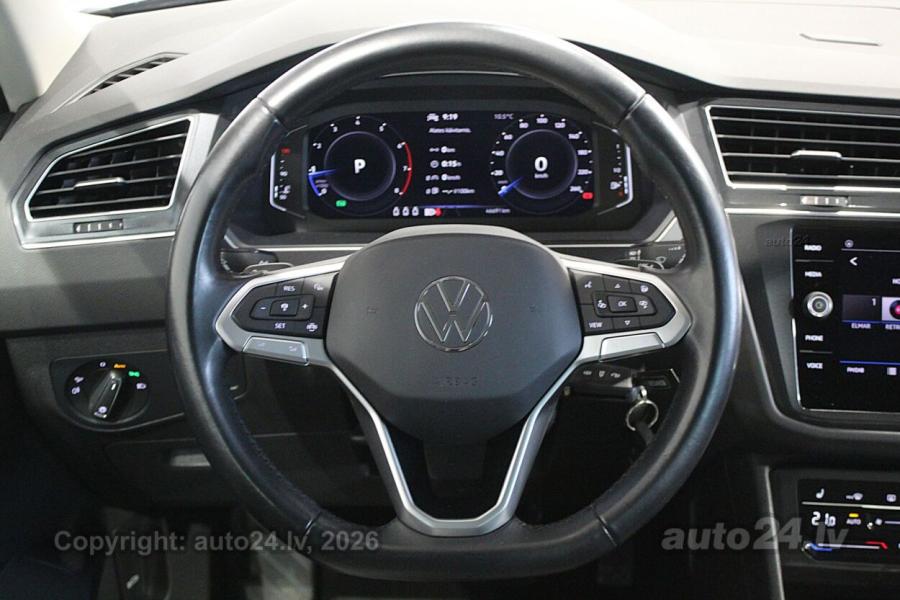 Black Volkswagen Tiguan 2021 in Tallinn, with an engine capacity of 1.50 L and mileage of 47 thousand km for 22490 €, photo 12 on AUTOMOTO.COM.LV
