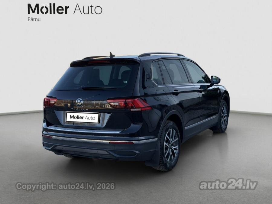 Melns Volkswagen Tiguan 2021 Pērnava, ar dzinēja tilpumu 1.50 L un nobraukumu 47 tūkst. km par 23900 €, foto 2 vietnē AUTOMOTO.COM.LV