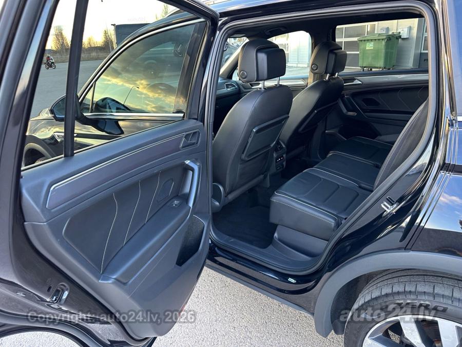 Black Volkswagen Tiguan 2021 in Tartu, with an engine capacity of 2.00 L and mileage of 157 thousand km for 19990 €, photo 22 on AUTOMOTO.COM.LV