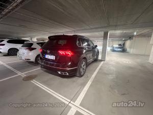 Melns Volkswagen Tiguan 2021 Tallina, ar dzinēja tilpumu 1.50 L un nobraukumu 67 tūkst. km par 28000 €, foto 6 vietnē AUTOMOTO.COM.LV
