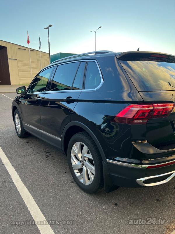 Volkswagen Tiguan 2021 in Tallinn on AUTOMOTO.COM.LV Black Volkswagen Tiguan 2021 in Tallinn, with an engine capacity of 2.00 L and mileage of 119 thousand km for 27000 €, photo 5 on AUTOMOTO.COM.LV