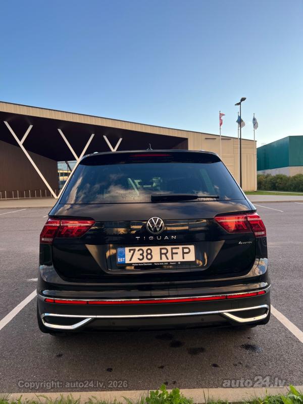 Volkswagen Tiguan 2021 in Tallinn on AUTOMOTO.COM.LV Black Volkswagen Tiguan 2021 in Tallinn, with an engine capacity of 2.00 L and mileage of 119 thousand km for 27000 €, photo 6 on AUTOMOTO.COM.LV