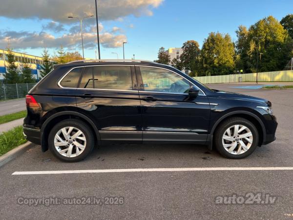 Volkswagen Tiguan 2021 in Tallinn on AUTOMOTO.COM.LV Black Volkswagen Tiguan 2021 in Tallinn, with an engine capacity of 2.00 L and mileage of 119 thousand km for 27000 €, photo 7 on AUTOMOTO.COM.LV