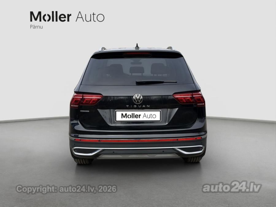 Melns Volkswagen Tiguan 2022 Pērnava, ar dzinēja tilpumu 2.00 L un nobraukumu 44 tūkst. km par 33900 €, foto 4 vietnē AUTOMOTO.COM.LV