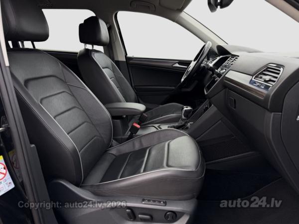Black Volkswagen Tiguan 2022 in Parnu, with an engine capacity of 2.00 L and mileage of 44 thousand km for 33900 €, photo 5 on AUTOMOTO.COM.LV