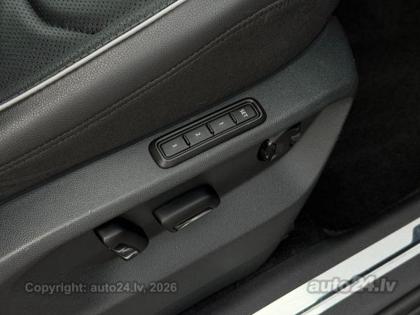 Black Volkswagen Tiguan 2022 in Parnu, with an engine capacity of 2.00 L and mileage of 44 thousand km for 33900 €, photo 8 on AUTOMOTO.COM.LV
