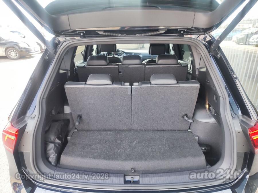 Black Volkswagen Tiguan 2022 in Tartu, with an engine capacity of 1.50 L and mileage of 63 thousand km for 29990 €, photo 5 on AUTOMOTO.COM.LV