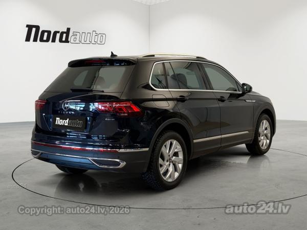 Black Volkswagen Tiguan 2022 in Tallinn, with an engine capacity of 2.00 L and mileage of 86 thousand km for 25900 €, photo 2 on AUTOMOTO.COM.LV